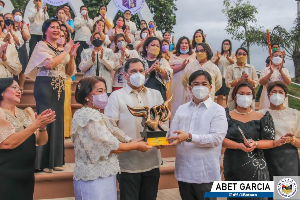Balanga City, Samal town in Bataan receive national awards , Punto ...