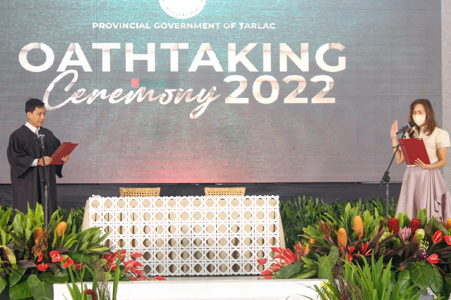 Yap leads oath-taking of Tarlac officials - Punto! Central Luzon