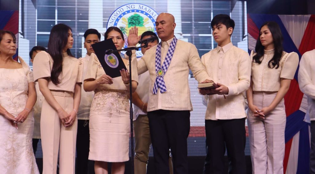 Garbo takes oath, brings 12 pillars to 2nd term - Punto! Central Luzon