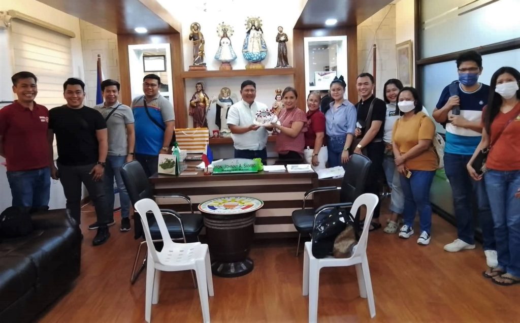 DSTC personnel call on Sto. Tomas mayor - Punto! Central Luzon