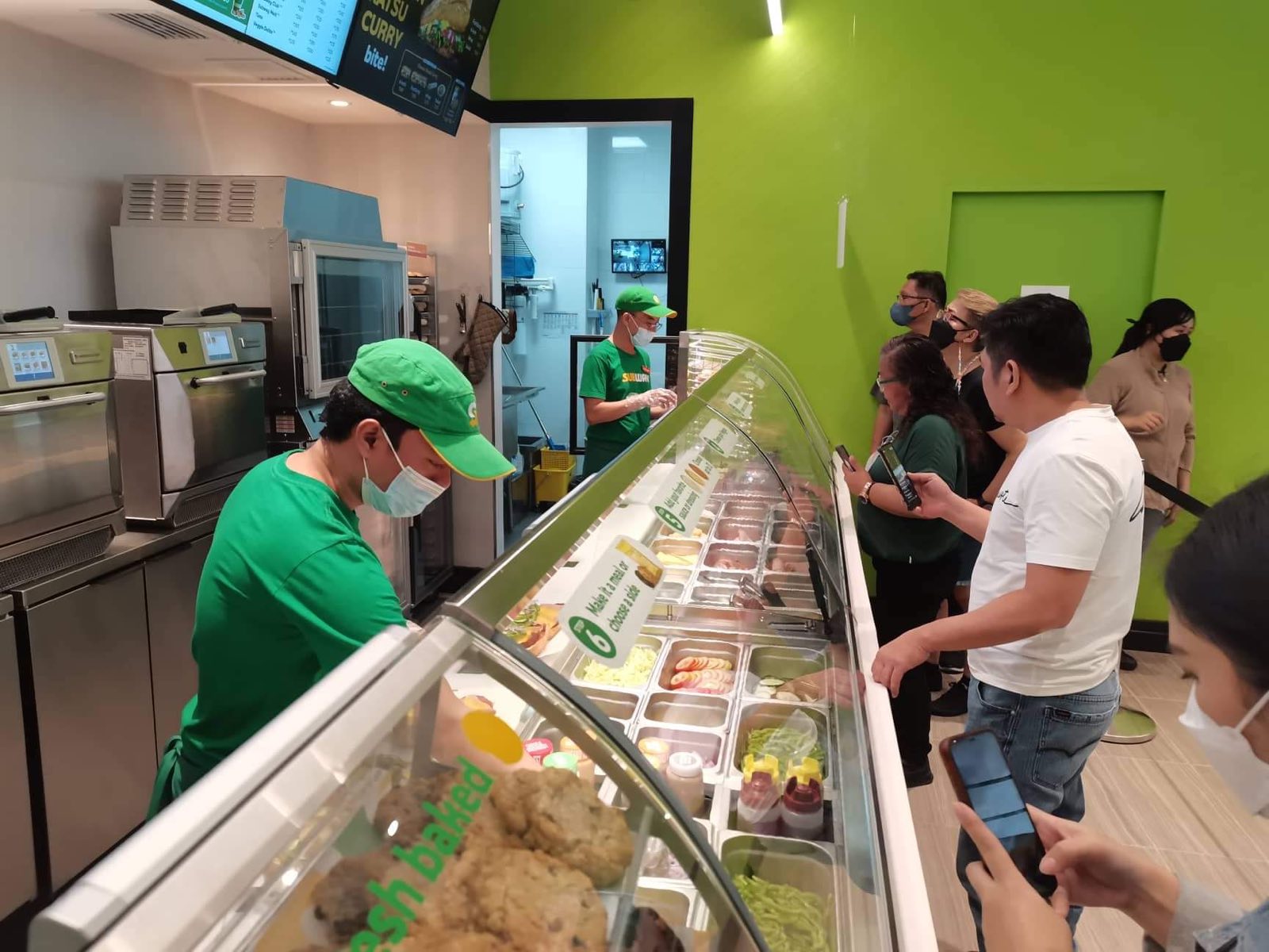 Creating the perfect sub: The better choice at Subway - Punto! Central ...