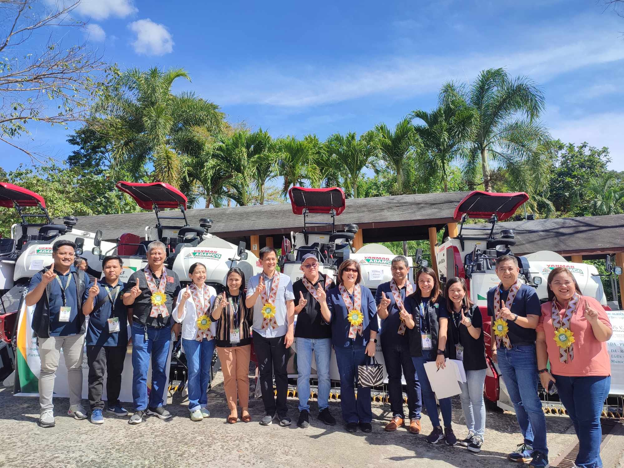 Bataan farmers receive P35M-worth of farm machineries - Punto! Central ...