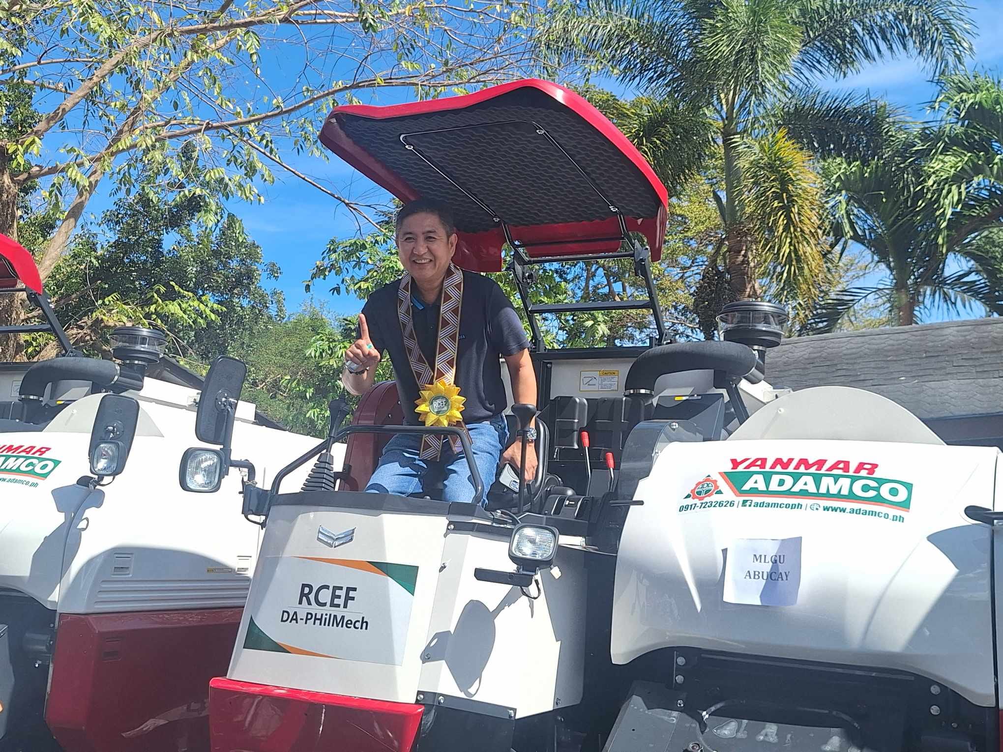Bataan farmers receive P35M-worth of farm machineries - Punto! Central ...
