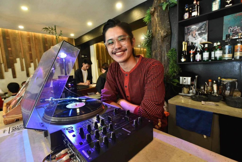 Ben-san: Japanese food and vinyl records come to life - Punto! Central ...