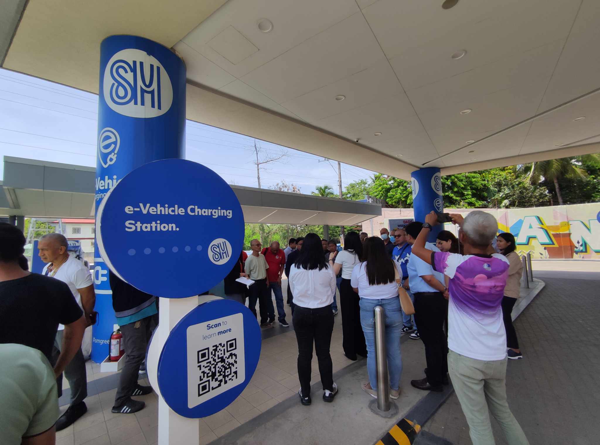 SM City Bataan’s free E-vehicle charging station passes DENR’s standards - Punto! Central Luzon