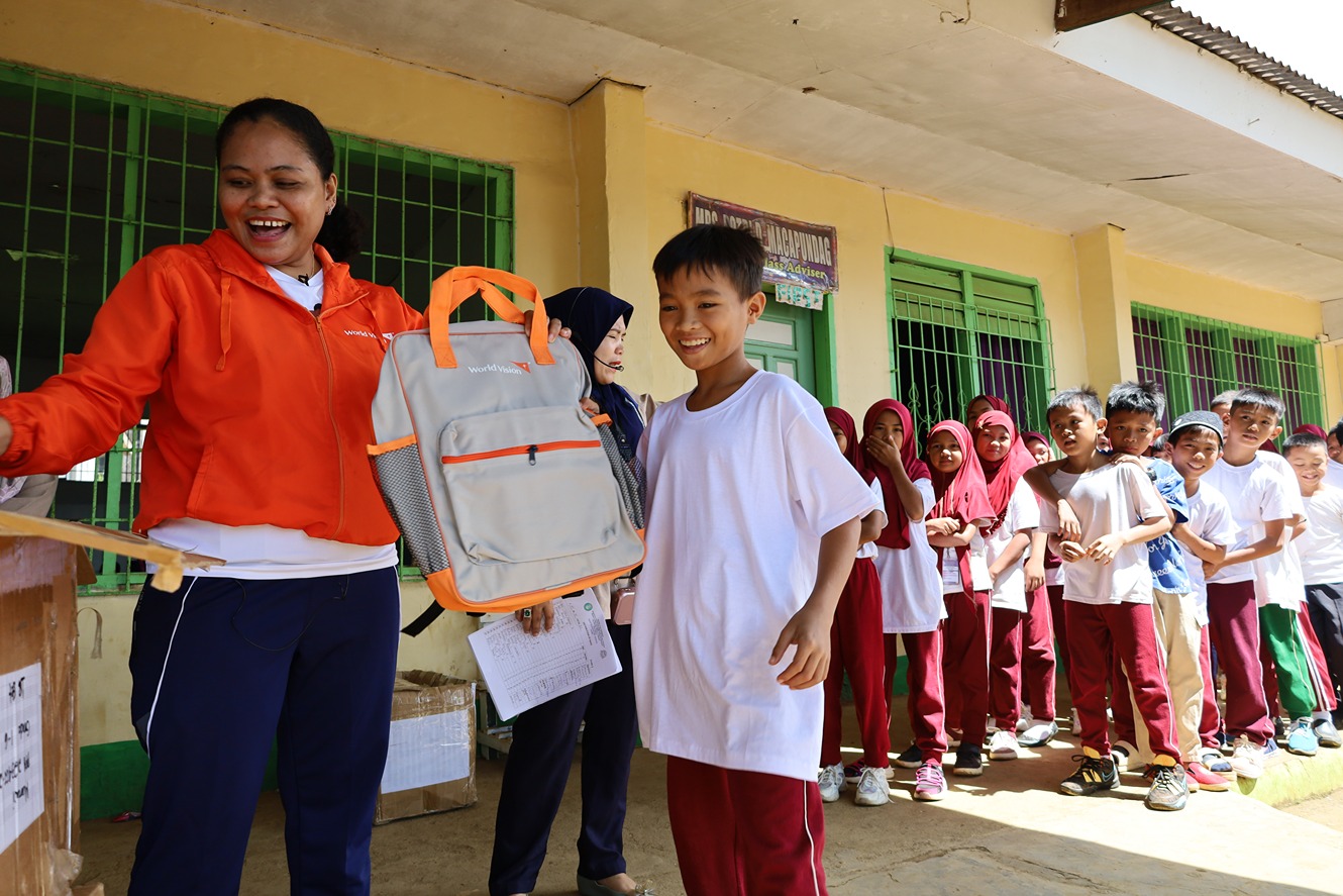 World Vision’s programs on education, health and nutrition bring hope ...