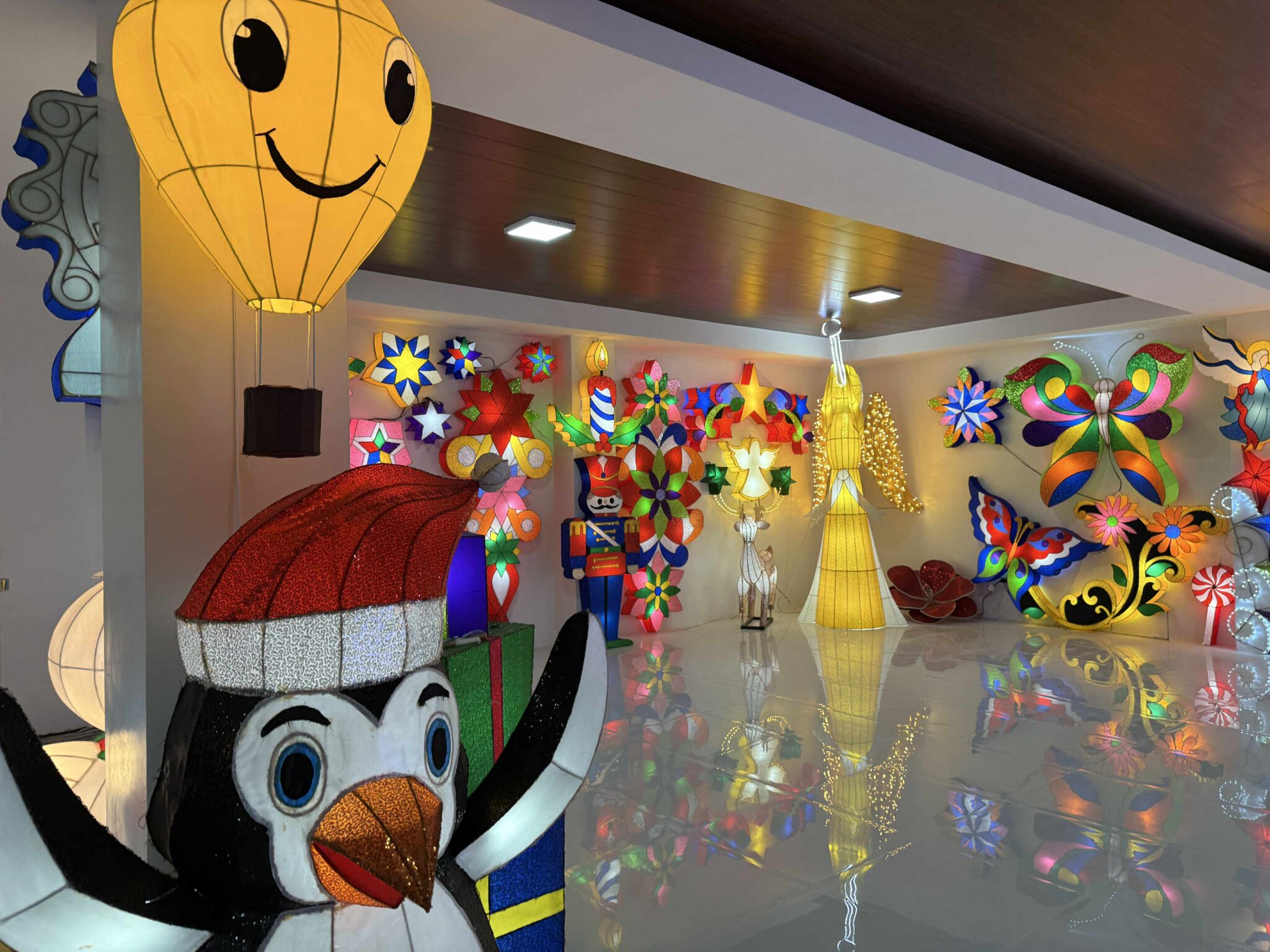 Mark Lantern Maker opens new showroom, shining brighter this yuletide ...