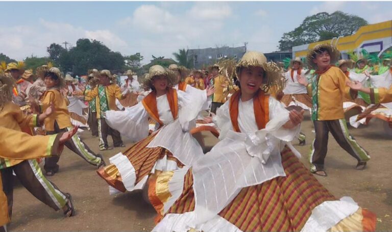 HUGAS KALAWANG: NE town honors farmers, relive virtues - Philippine ...